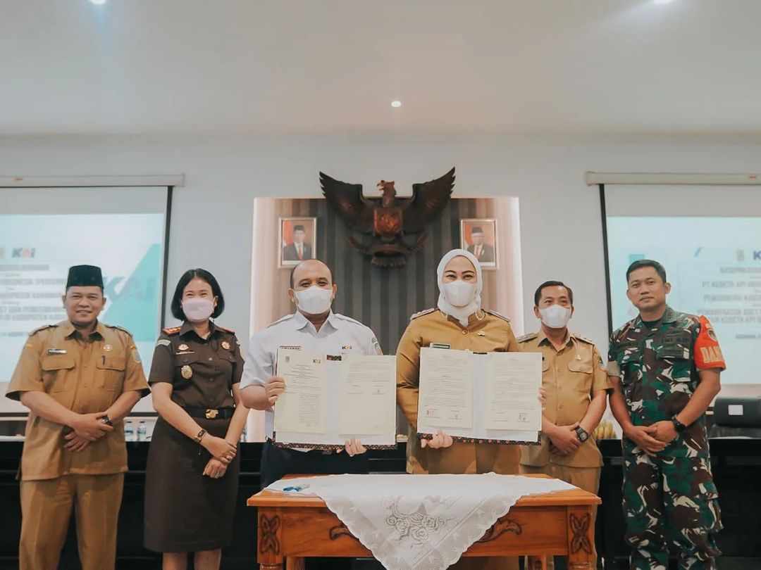 Pemkab Karawang dan PT KAI Daop 1 Jakarta Lakukan MoU | Situs Resmi - Pemerintah Daerah ...